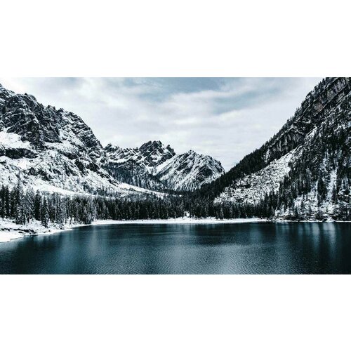 Картина на холсте 60x110 LinxOne "Озеро, гора, снег, вода, зима, пейзаж" интерьерная для дома / на стену / на кухню / с подрамником