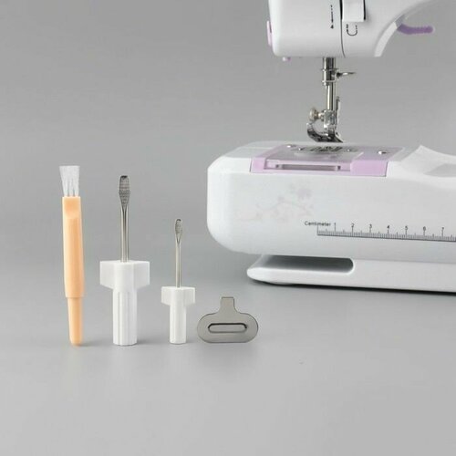 Сервисный набор для швейных машин, 4 предмета: отвeртка, 2 шт, металлический ключ, щeтка