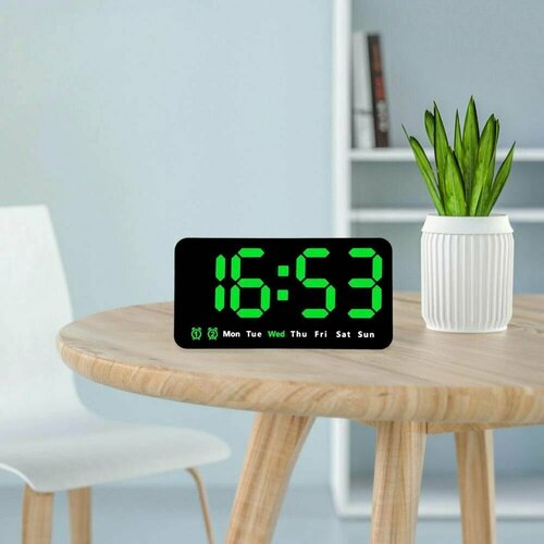 Настольные, настенные электронные часы будильник с термометром и календарем.