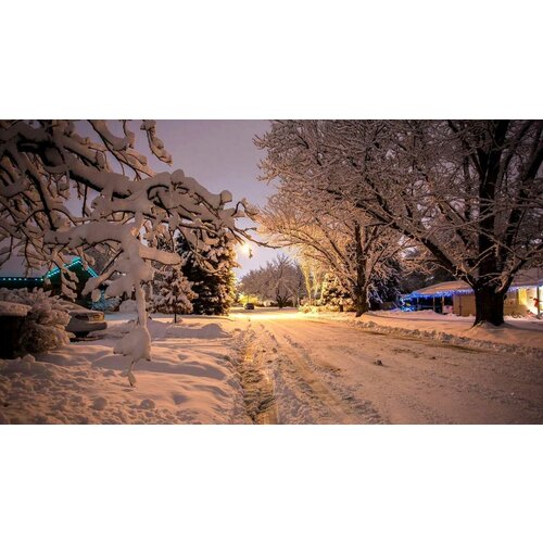 Картина на холсте 60x110 LinxOne "Снег вечер деревья автомобиль" интерьерная для дома / на стену / на кухню / с подрамником