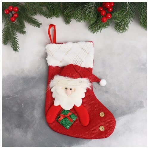 Мягкая подвеска "Носок - Дед Мороз с подарком" 17х26 см, бело-красный 6938935