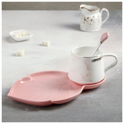 Чайная пара «Листочек», чашка 320 мл, блюдце 25,5×16 см, ложка, цвет розовый