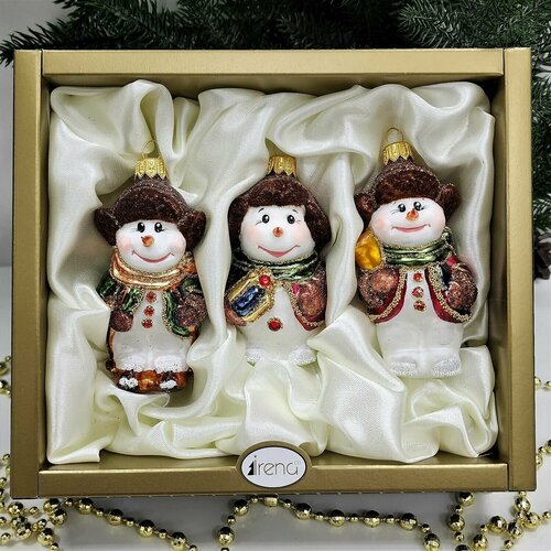 Набор стеклянных елочных игрушек Irena-Co Три снеговика с носиком крем