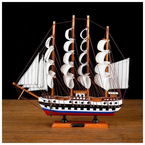 Корабль сувенирный средний «Победа», борта триколор, паруса белые, 32 х 32,5 х 7 см