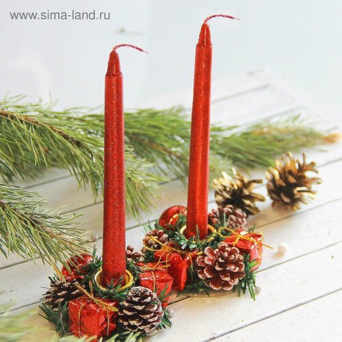 Свеча новогодняя с подсвечником "Красные шишки и подарки" (набор 4 шт) 4х13х17 см, красный