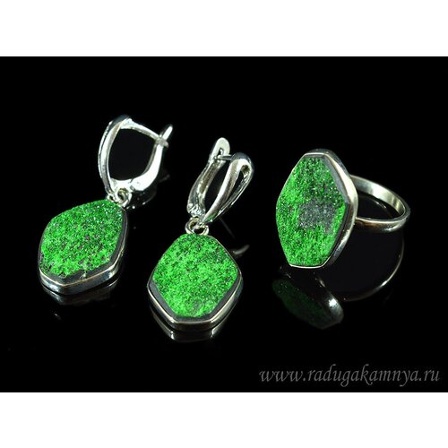 Комплект бижутерии: серьги, кольцо, гранат, размер кольца 18, зеленый