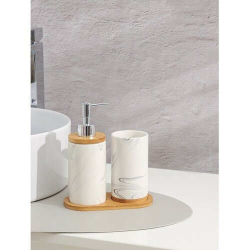 Набор аксессуаров для ванной комнаты SAVANNA «Натура», 2 предмета (дозатор 400 мл, стакан, на подставке), цвет бело-серый