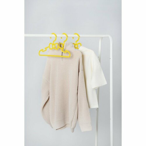 Плечики - вешалки для одежды детские Доляна, 28,5×0,3×15,4 см, набор 10 шт, цвет жёлтый