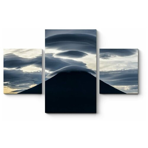 Модульная картина Линейные облака над горой 120x78