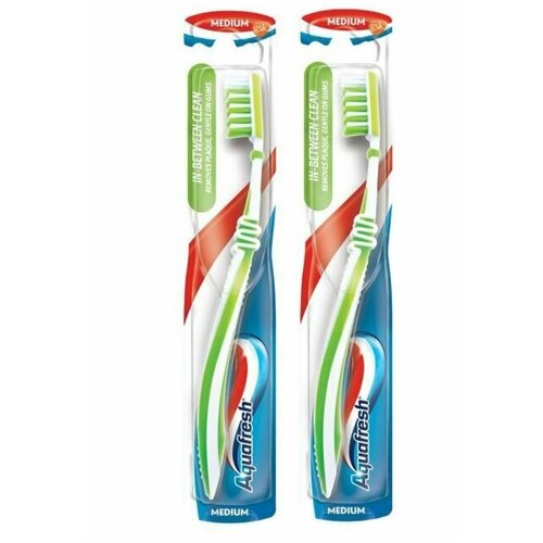 Aquafresh Зубная щетка In-Between Clean, средняя жесткость, 2 шт.