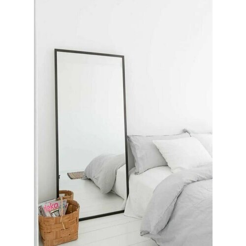 Настенное интерьерное зеркало в классической черной раме для спальни, гостиной и прихожей, в ванную комнату MIRROR MASTER, 800х600 мм