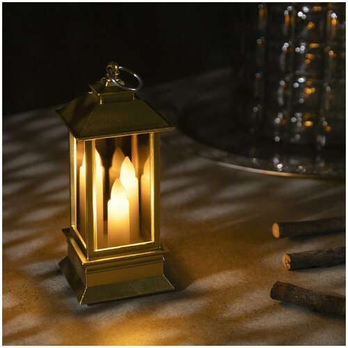 Светодиодная фигура "Золотистый фонарь со свечками" 5.5x13x5.5 см, пластик, батарейки AG13х3, свечение тёплое белое