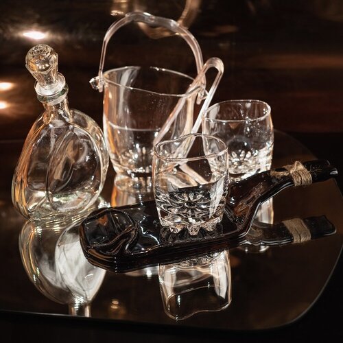 Подарочный набор - Два бокала для виски (рифл.), блюдо (менажница) из оливковой винной бутылки, плоский графин, ведерко для льда серии Хмельное стекло