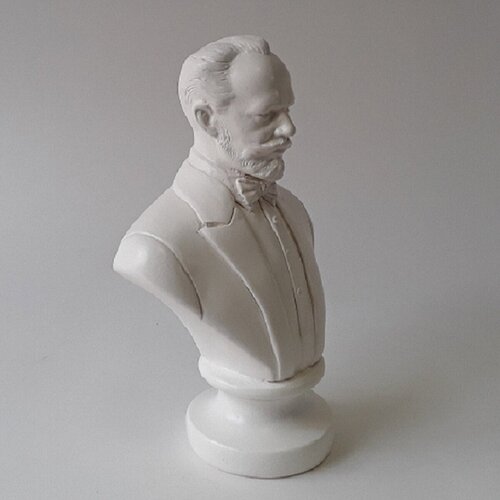 Статуэтка Бюст композитор и дирижёр П. И. Чайковский. Высота 13см. Гипс, цвет белый