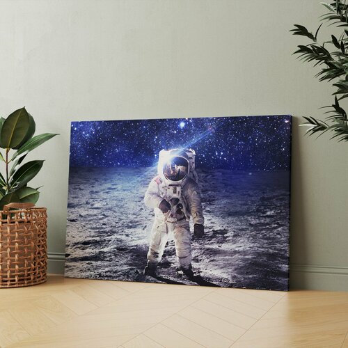 Картина на холсте "Космонавт, идущий по луне со звездами на заднем плане" 60x80 см. Интерьерная, на стену.