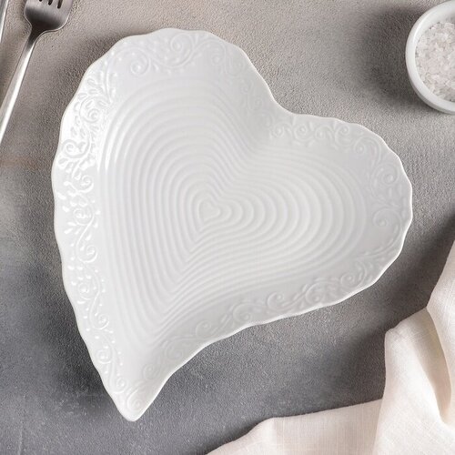Блюдо керамическое сервировочное КНР "Сердце", 23х21х2 см