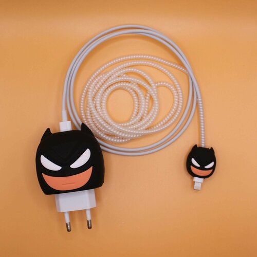 Комплект с обмоткой-спиралью для кабеля и защитный чехол для зарядки / защита кабеля от излома / Бэтмен (белый перламутровый)
