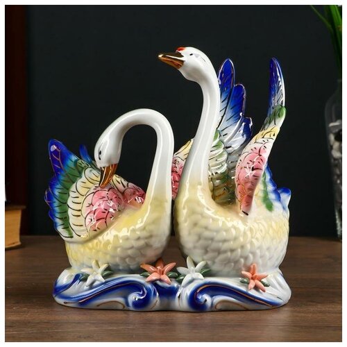 Сувенир керамика "Лебеди в заводи с цветами" цветные 21х20,7х10,3 см./В упаковке шт: 1