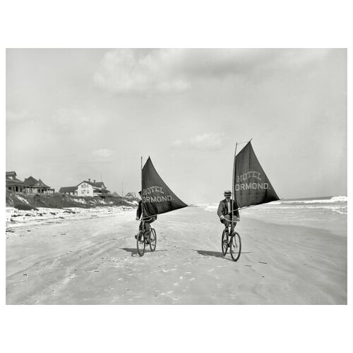 Постер на холсте Прогулка на велосипедах вдоль берега (Cycling along the coast) 53см. x 40см.