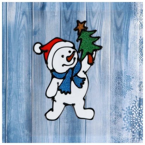Зимнее волшебство Наклейка на стекло "Снеговик в синем шарфе с ёлкой" 10х15 см