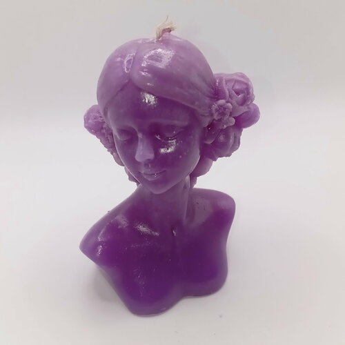 Декоративная, интерьерная свеча Rusin&Co "Девушка с кудряшками"фиолетового цвета
