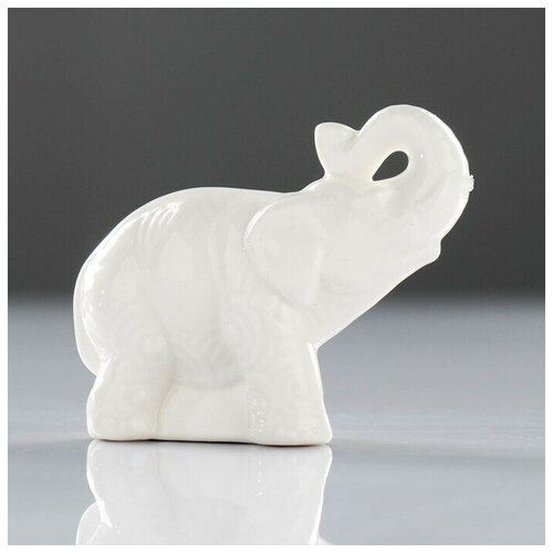 Статуэтка фарфоровая "Индийский слон Белый", 10х4х8 см