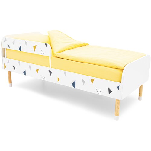 Деревянная кровать Stumpa Классика с бортиком Бельмарко "Треугольники желтый, синий"