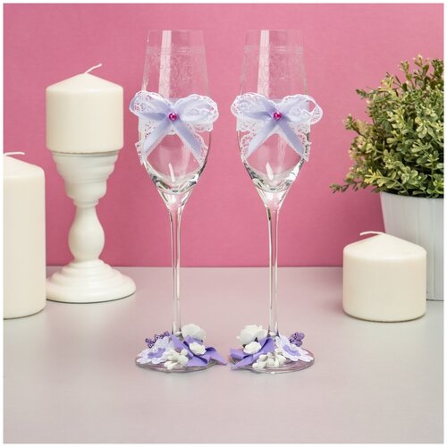Свадебные бокалы для новобрачных с декором ручной работы из сиреневой атласной ленты, белого кружева, с цветами и лиловыми ветрячками