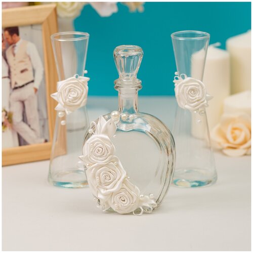 Набор для песочной церемонии жениха и невесты "Портофино" из трех стеклянных бутылок с атласными розами айвори и перламутровыми бусинами