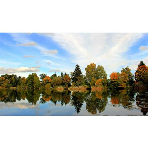 Картина на холсте 60x110 Альянс Лес "Небо отражение река осень" на подрамнике / интерьер/ декор