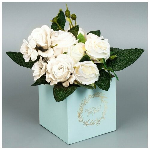 Коробка для цветов с PVC крышкой «Present», 12 × 12 × 12 см