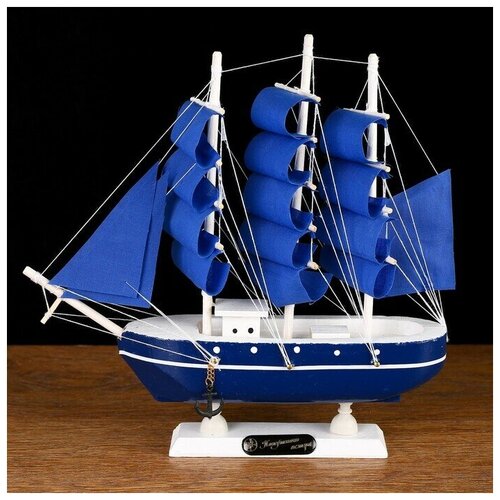 Корабль сувенирный малый Дорита , борта синие с белой полосой, паруса синие,23x5,5x21 см