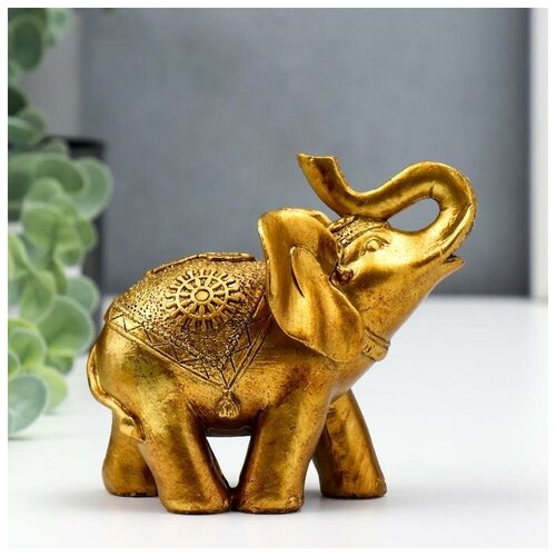 Сувенир полистоун "Слон в золотой попоне с узорами" лак 10х5х12 см./В упаковке шт: 1