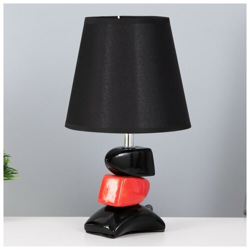 Настольная лампа "Дасия" E14 40Вт черно-красный 18х18х29 см