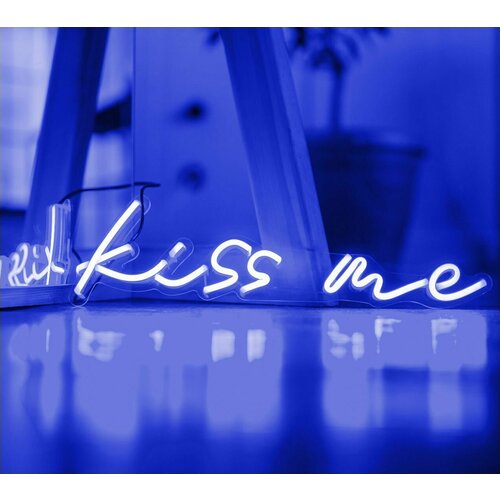 Неоновая табличка Kiss me, 40х12 см
