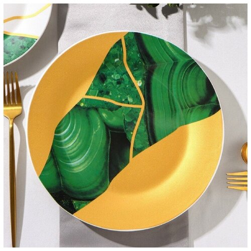 Доляна Тарелка фарфоровая обеденная Доляна «Малахитовая шкатулка», d=25 см, цвет зелёный