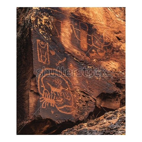 Постер на холсте Древние петроглифы причудливых животных на скалах 40см. x 47см.