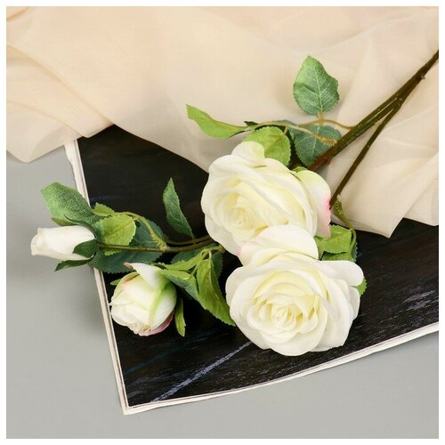 --- Цветы искусственные "Роза кустовая" 67 см, белый