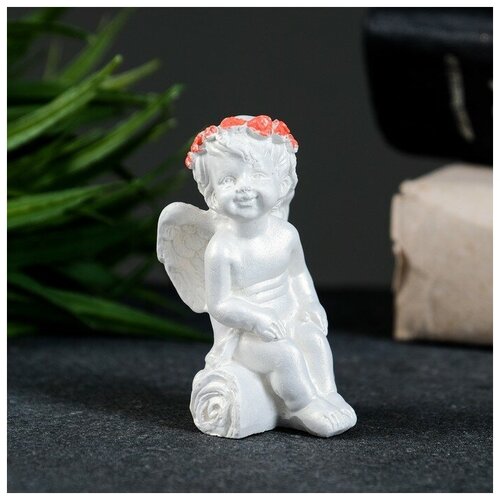 Хорошие сувениры Фигура "Ангелочек сидит на бревне" перламутр, 6х4х4см