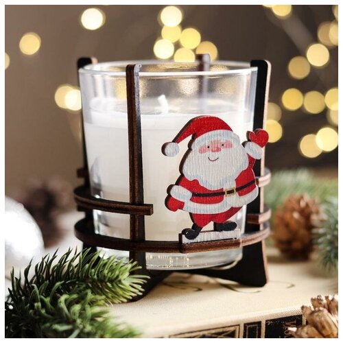 Свеча ароматическая в стакане на подставке "Дед Мороз", 10х9,5х9 см, мята