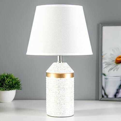 Настольная лампа "Брианна" Е14 40Вт бело-золотой 22х22х36,5 см