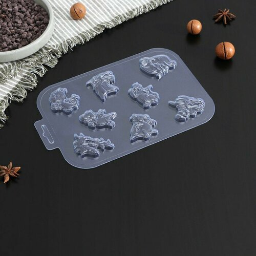 Форма для шоколада и конфет пластиковая Драконы, размер ячейки 5x4 см, цвет прозрачный
