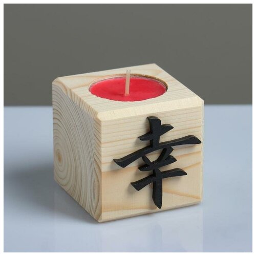 Свеча в деревянном подсвечнике "Куб, Иероглифы. Удача", 6х6х6 см, аромат вишни
