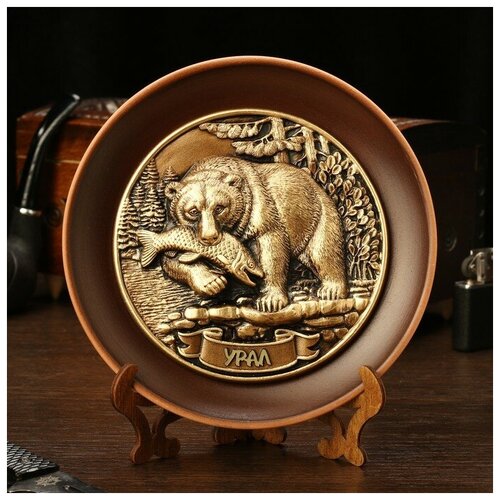 Тарелка сувенирная "Медведь с рыбой", керамика, гипс, d=16 см