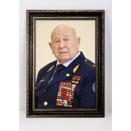 Портрет Леонова А. А. в багетной темно-коричневой рамке / А-2 (40x60 см.)