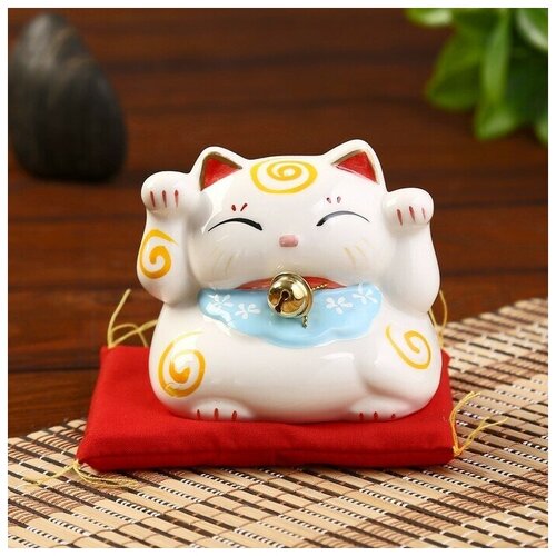 Сувенир кот копилка керамика 'Манэки-нэко' h 7,5 см, белый