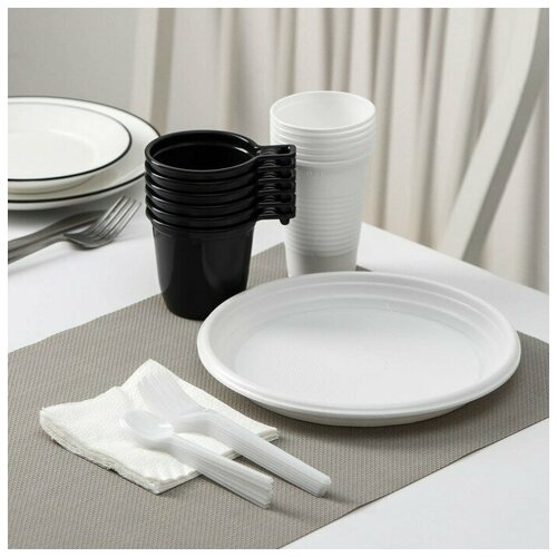 Набор одноразовой посуды на 6 персон «Чайный №2», тарелки, стаканчики 200 мл, кофейные стаканы 200 мл, вилки, чайные ложки, бумажные салфетки, белый
