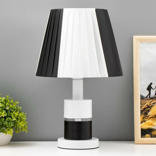 Настольная лампа Аурика E27 40Вт бело-черный 25х25х41 см RISALUX
