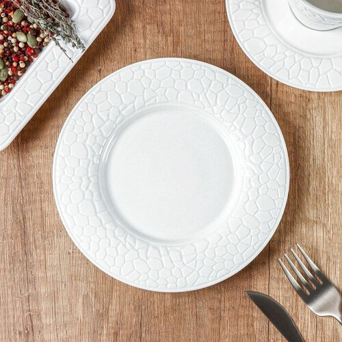 Тарелка фарфоровая десертная Magistro Rodos, d=18 см, цвет белый