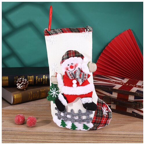 Новогоднее праздничное украшение "Рождественский чулок для конфет со снеговиком"